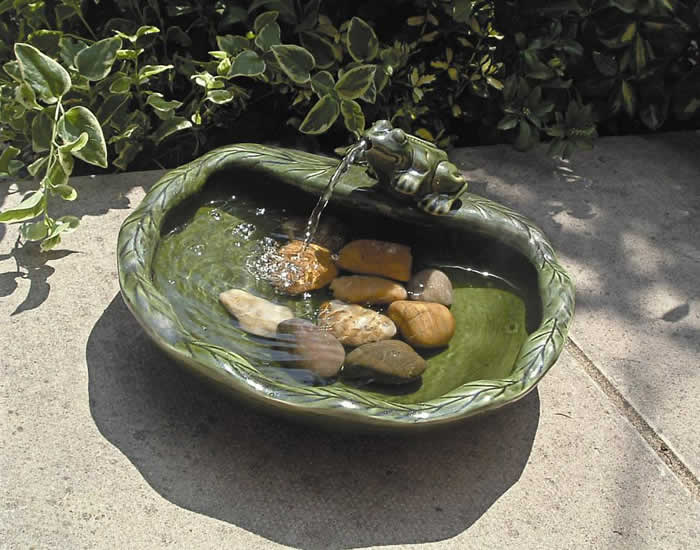 Ceramic Frog Solar Fountain – Duncraft